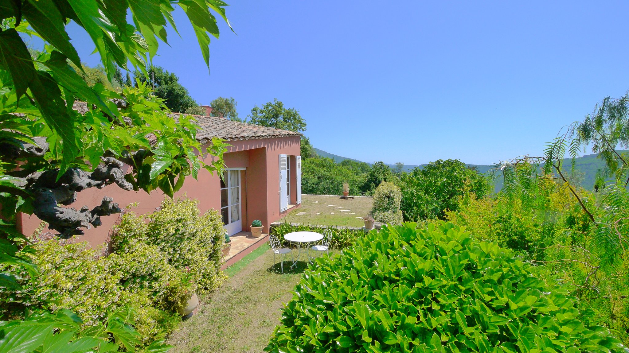 Vente VILLA EN POSITION DOMINANTE ET VUE DEGAGEE. | Merone Immobilier